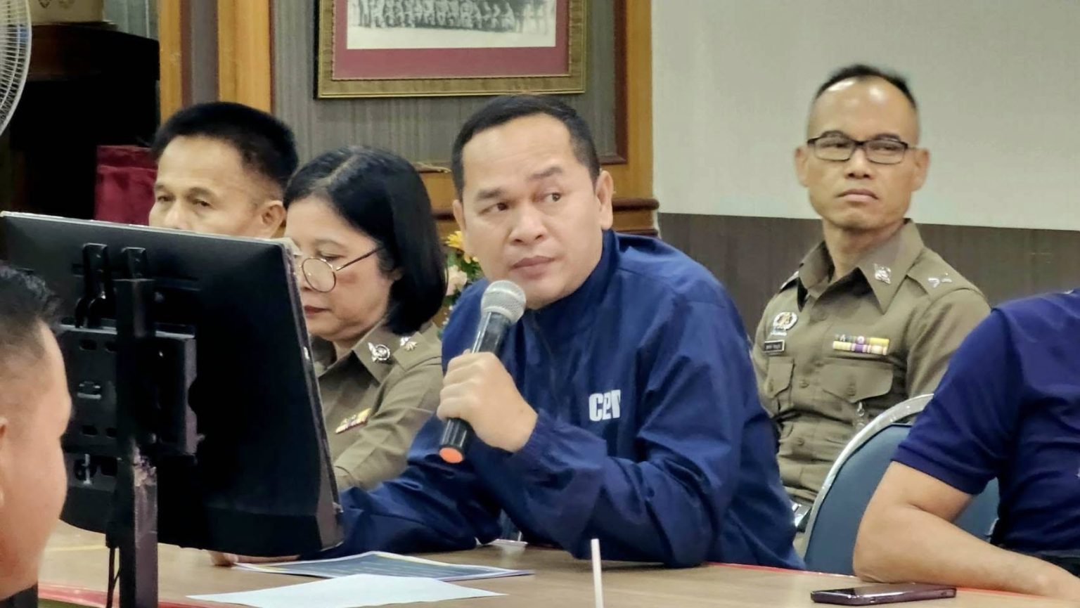 ประชุมชี้แจงข้อราชการ มอบนโยบายการปฏิบัติหน้าที่ประจำเดือน และแนวทางการ ...